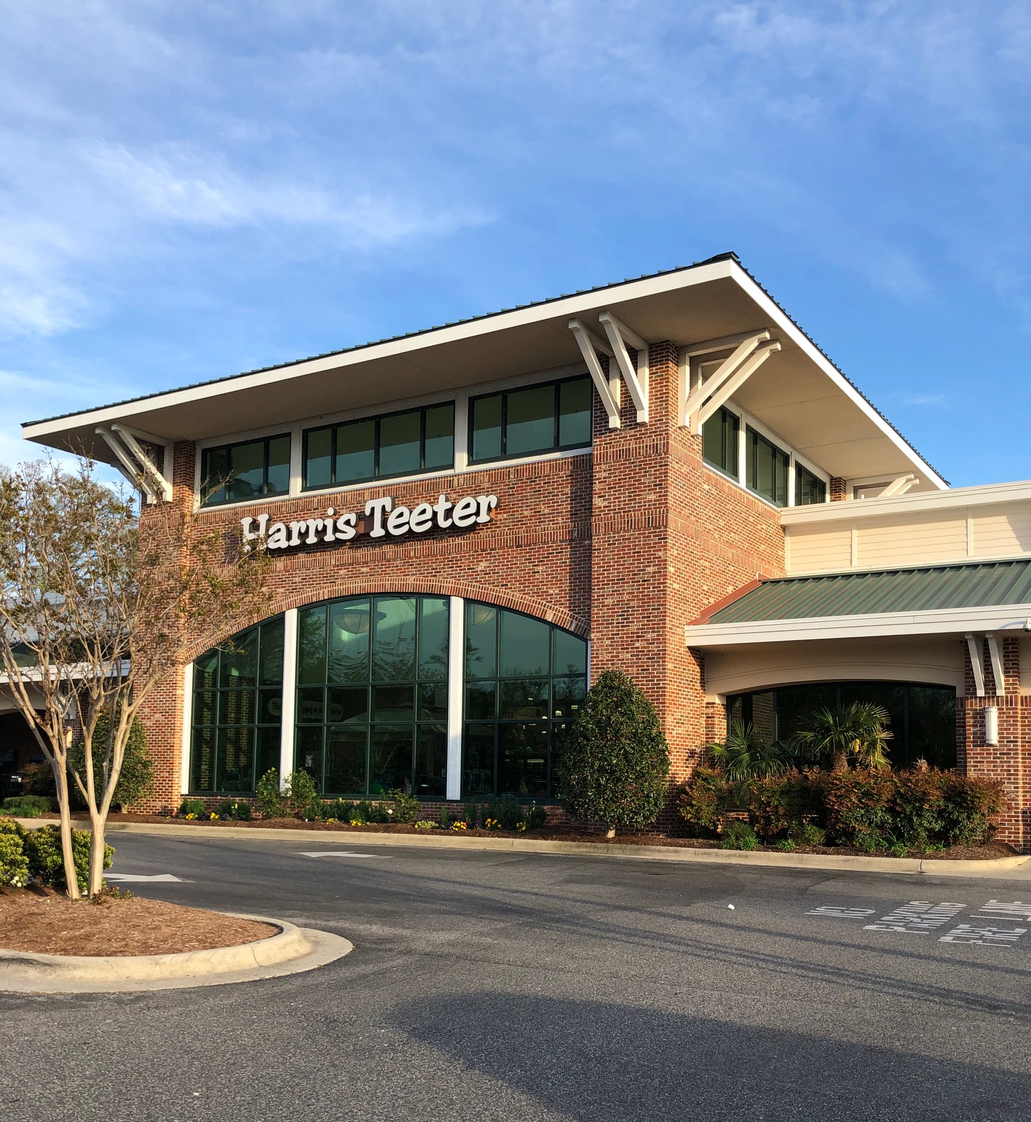 4/8/20: UPDATE: HARRIS TEETER LIMITS NUMBER OF PEOPLE IN ITS STORES TO ...