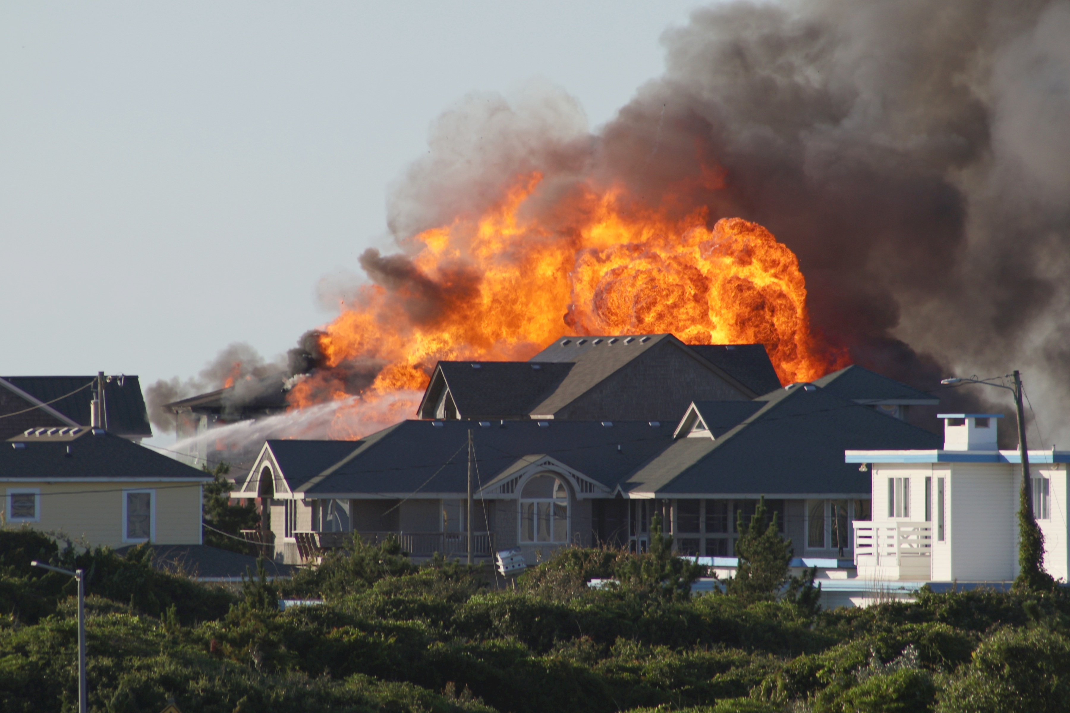 6/19/25: SOUTHERN SHORES HOMEOWNER CAPTURES PHOTO OF OCEANFRONT HOUSE ...
